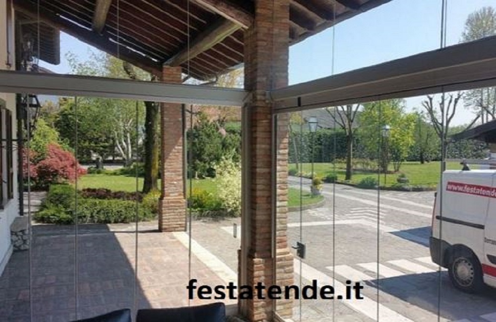 Verande in vetro e alluminio per terrazzi,balconi,bar,ristoranti