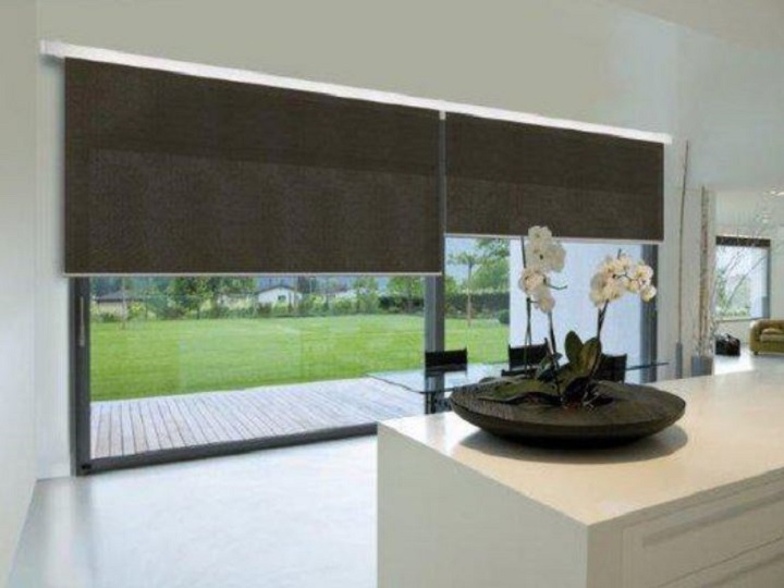 Tende oscuranti a rullo su misura per interni per finestre