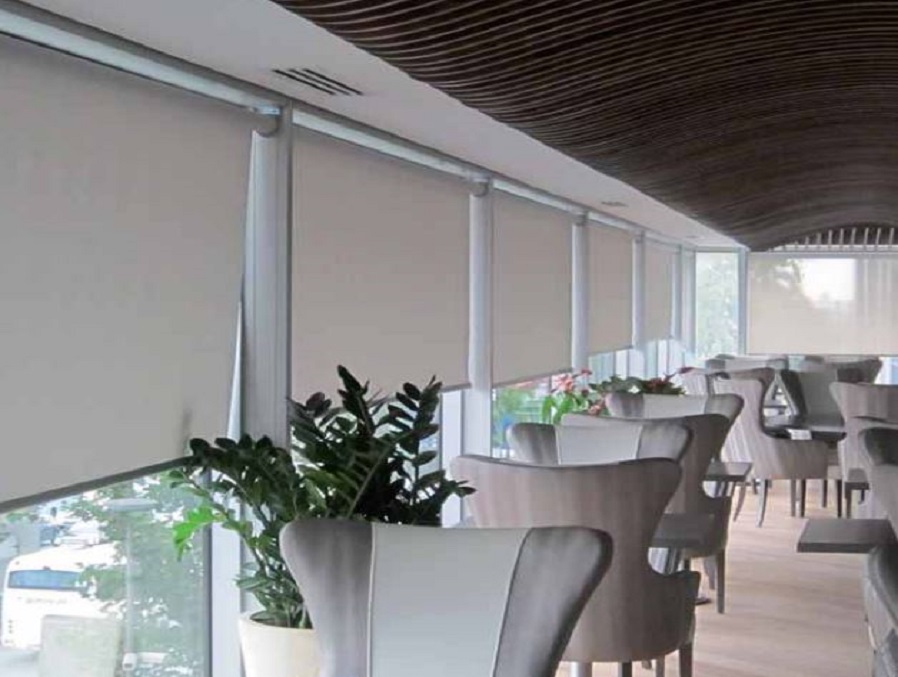 Tende tecniche a rullo oscuranti e filtranti per esterni e interni