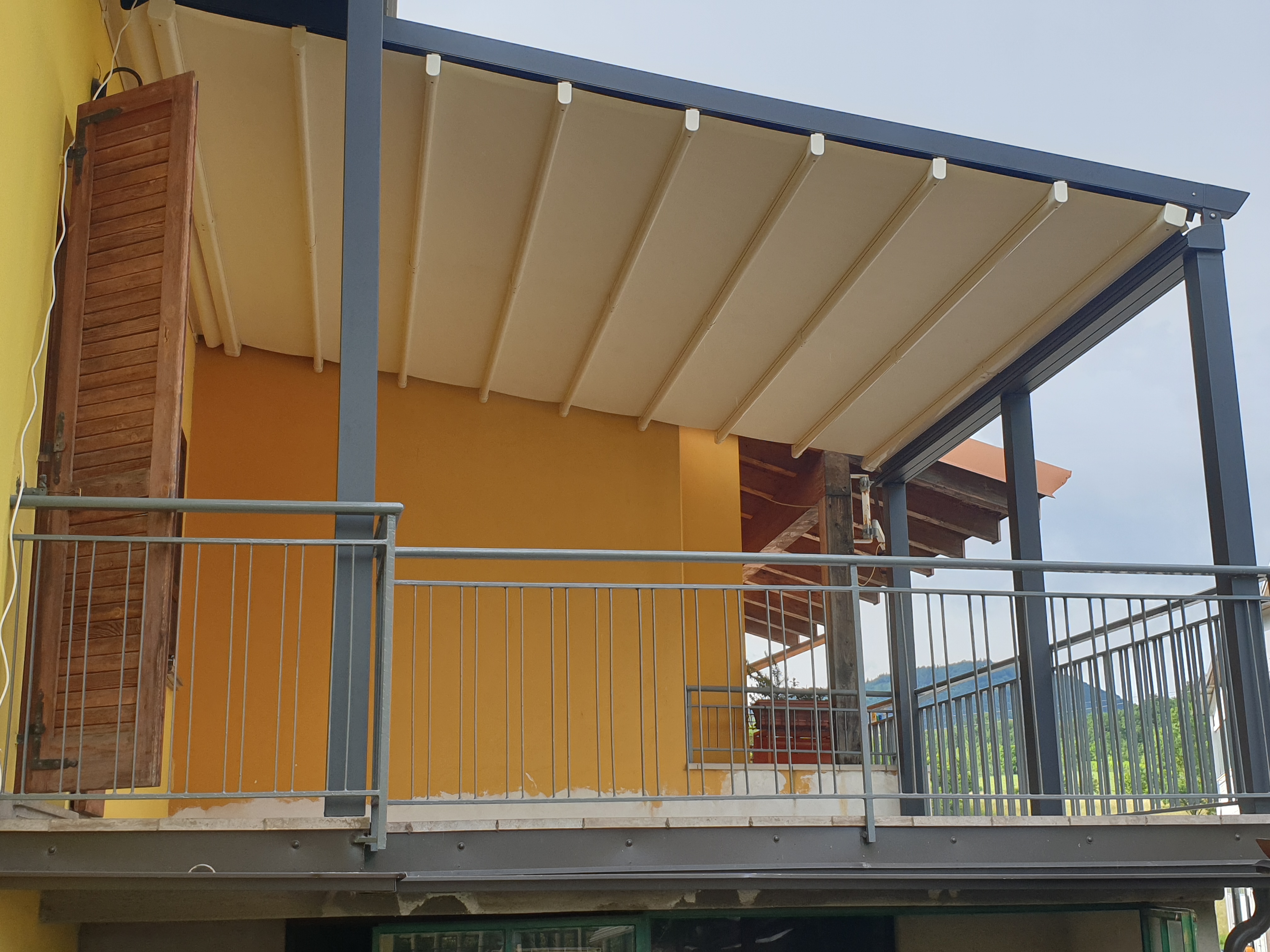 Tettoie in pvc per terrazzi,balconi e auto,tettoie mobili e fisse